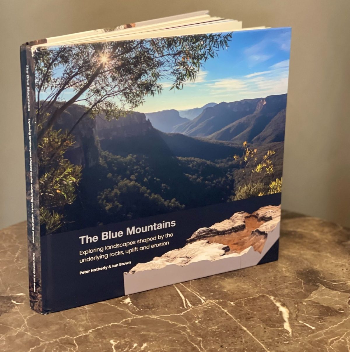 Geophysicist Shares the Story of the Blue Mountains